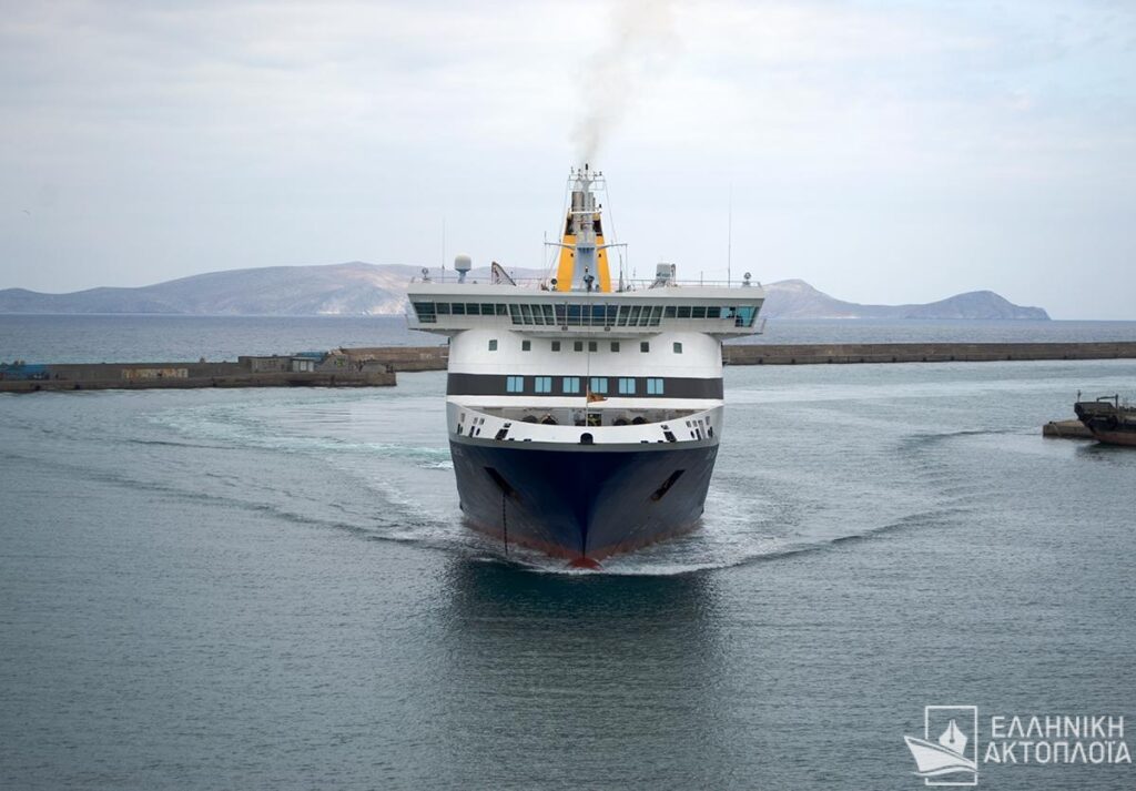 Έκτακτα βραδινά δρομολόγια του BLUE STAR CHIOS, το χρονικό διάστημα 4/4 ...