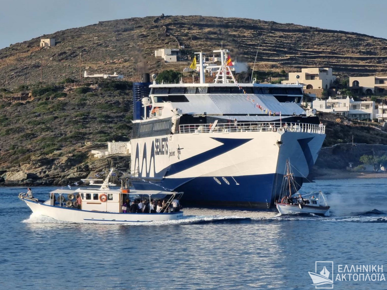 H Σίφνος πανηγυρίζει την Πολιούχο της Παναγία Χρυσοπηγή - Ελληνική ...