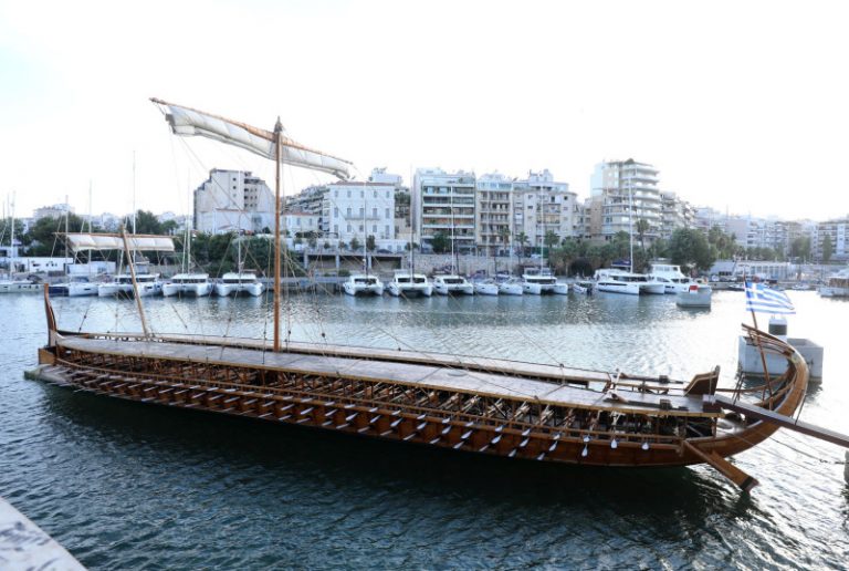 Η εντυπωσιακή τριήρης «Ολυμπιάς» στον Πειραιά για τις «Ημέρες Θάλασσας ...