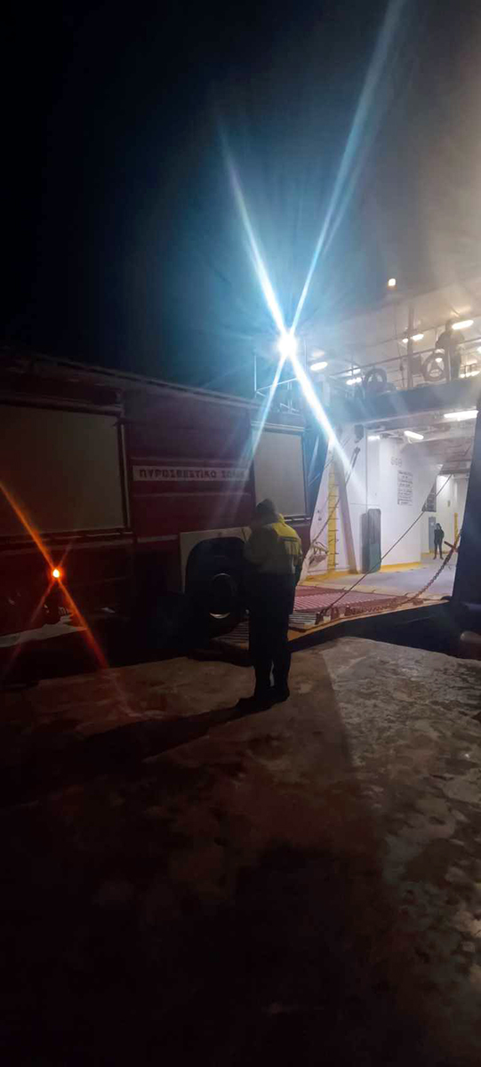 SAOS FERRIES: Δωρεάν μεταφορά πυροσβεστικών οχημάτων από την Σύρο και ...